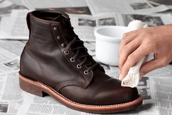 5 Ways to Get Creases Out of Leather Boots (Step By Step) | Work Gearz