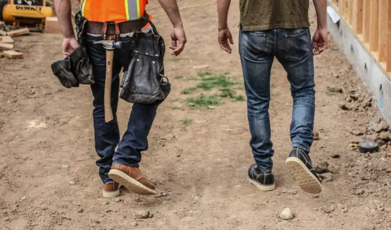 How Tight Should Steel Toe Boots Fit? (Complete Guide) | Work Gearz