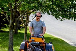 5 Best Hearing Protection Earmuffs for Lawn Mowing | Work Gearz
