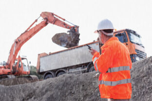 Do Construction Workers Work in the Rain? | Work Gearz